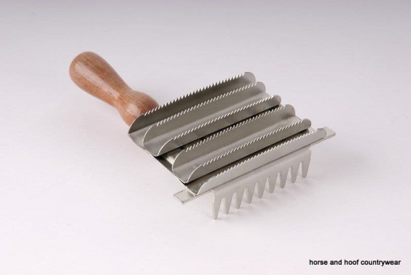 Harlequin Metal Curry Comb - horse and hoof