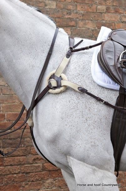 HyCLASS Premium Breastplate - horse and hoof