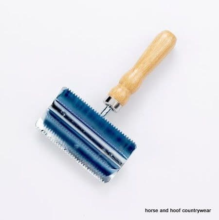 Lincoln Large Metal Curry Comb - horse and hoof