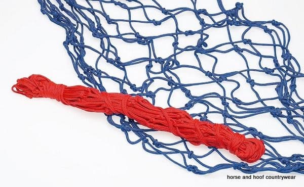 Lincoln Three Horse Hay Net - horse and hoof