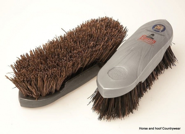 Vale Brothers Equerry Plastic Dandy Brush - Bassine - horse and hoof