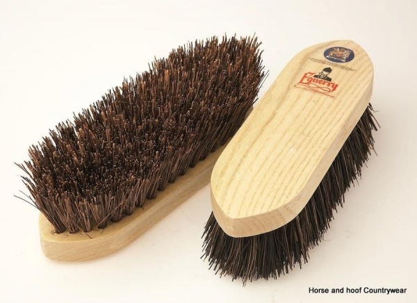 Vale Brothers Equerry Plastic Dandy Brush - Bassine - horse and hoof